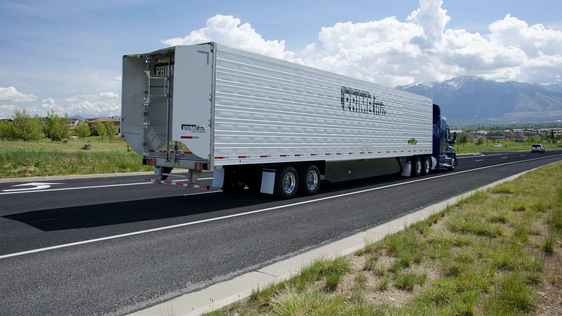Different Types Of Semi Trailers Tanker Vs Flatbed Vs Reefer Different Types Of Semi Trailers Tanker Vs Flatbed Vs Reefer
